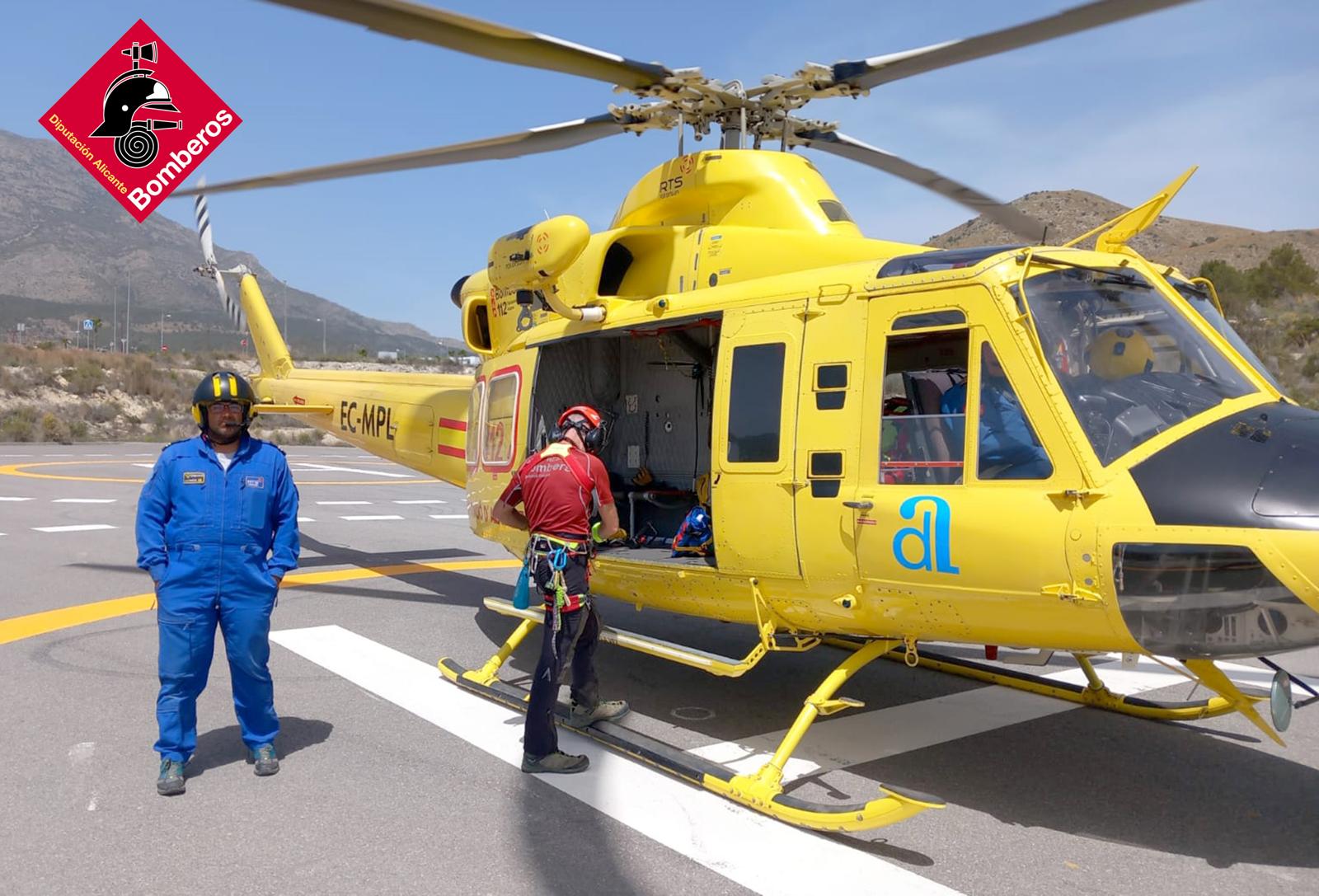 Rescatada en helicòpter una senderista al forat de Bèrnia a Benissa ...